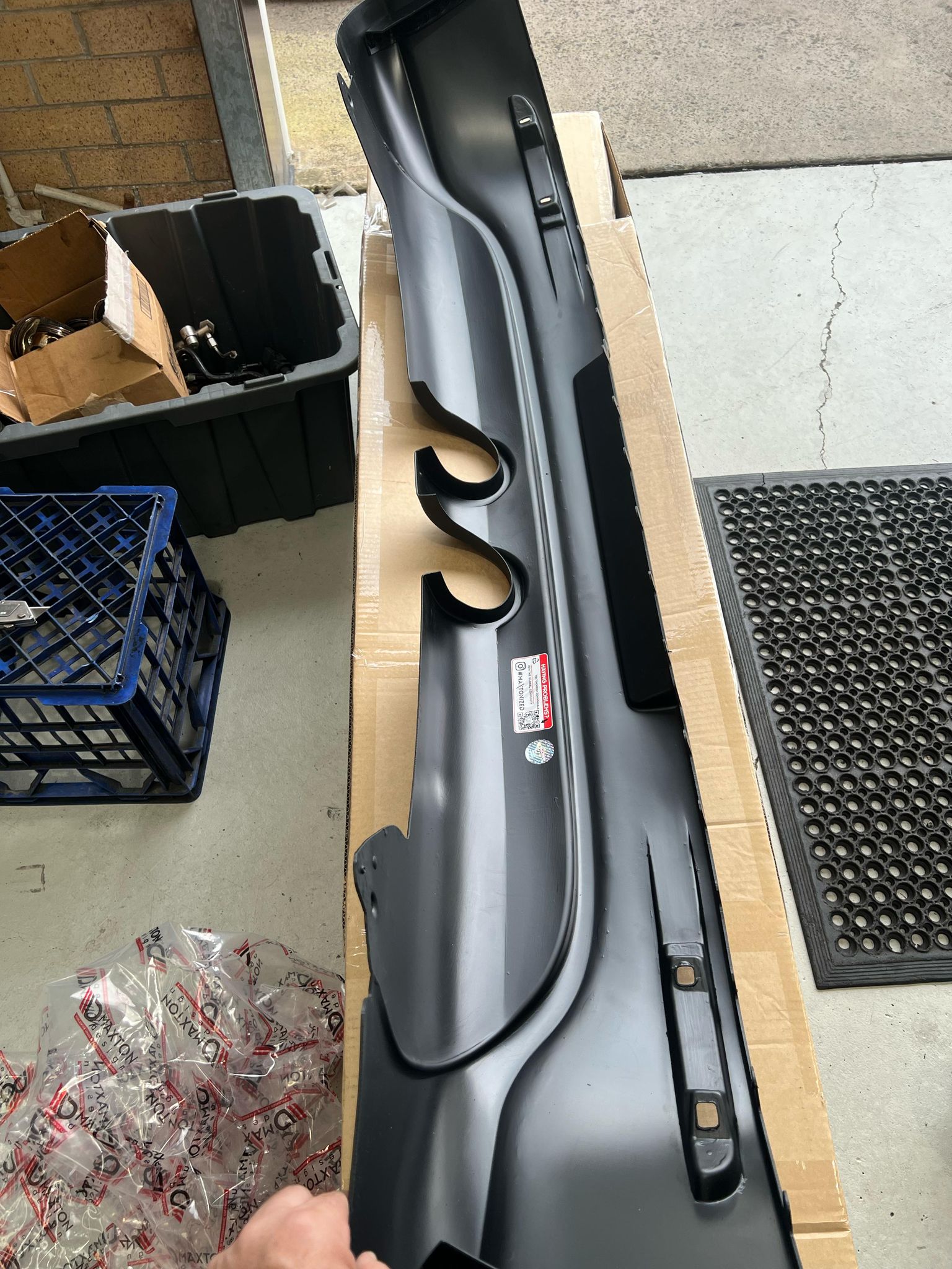 Maxton Design VW Golf Mk5 R32 Rear Bumper Valance With R32 Exhaust Hol